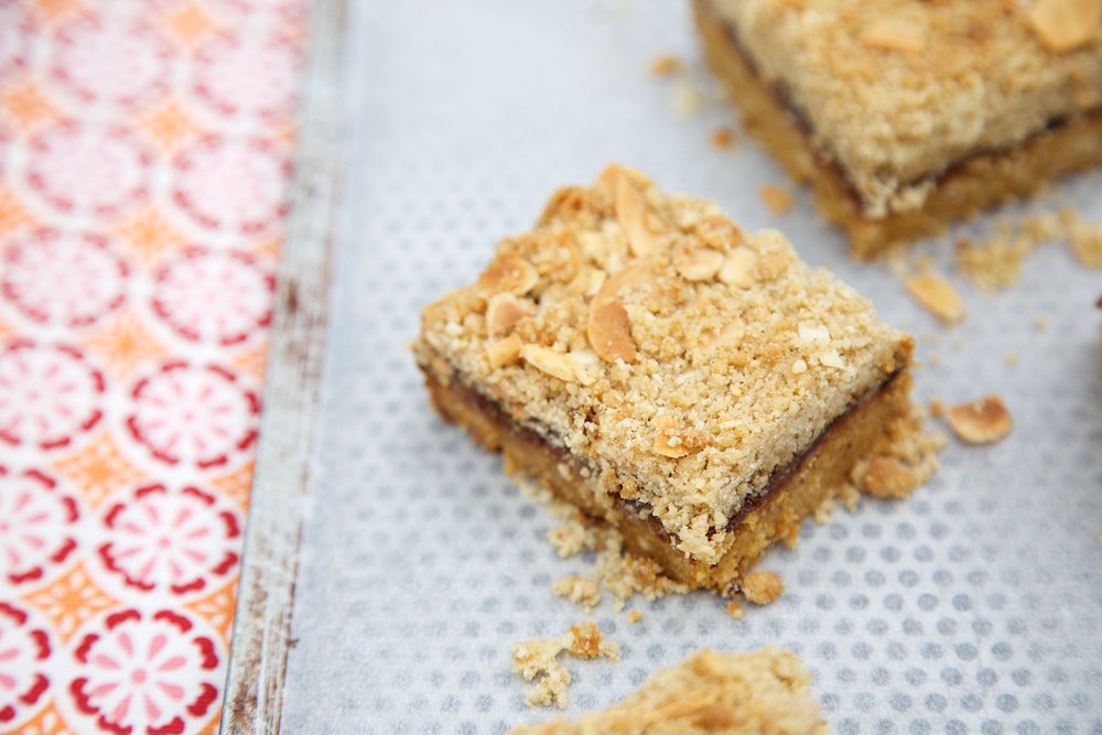 Mincemeat Crumble Slice Recipe - Honeybuns